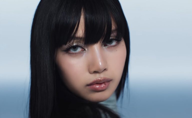 Lisa BLACKPINK Merilis MV Penampilan Panggung Spesial untuk ‘ROCKSTAR ...