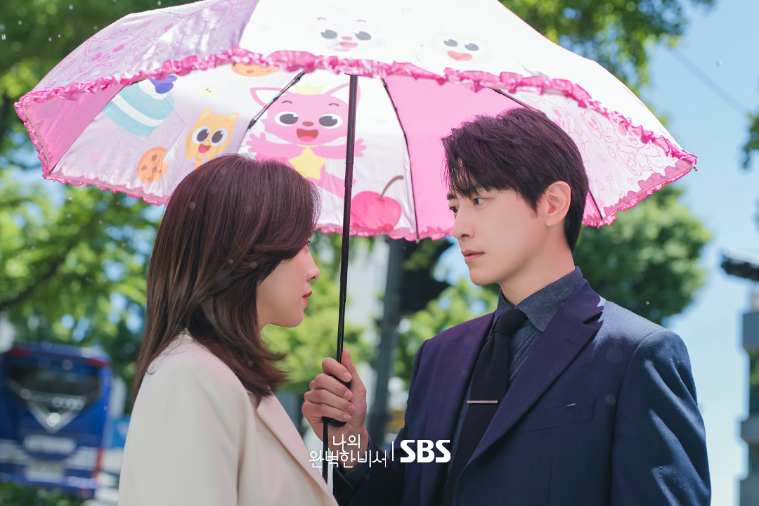Lee Joon Hyuk Jadi Sekretaris yang Sempurna Bagi Han Ji Min di Drama Baru ‘Love Scout’ – KoreanIndo