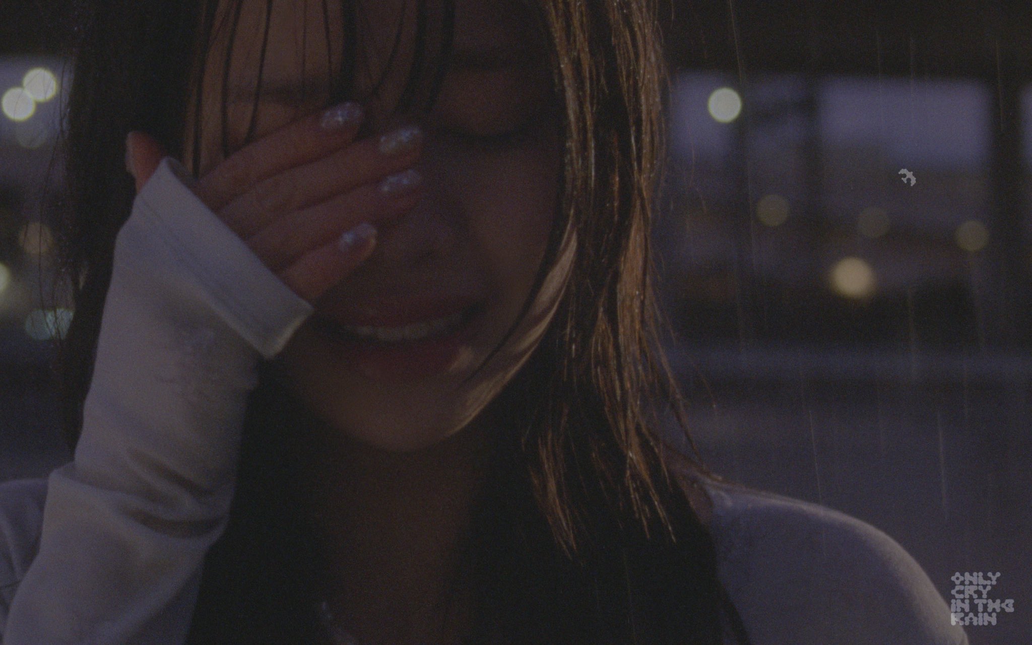 Chuu Bagikan Teaser Konsep untuk “Only Cry In The Rain” – KoreanIndo