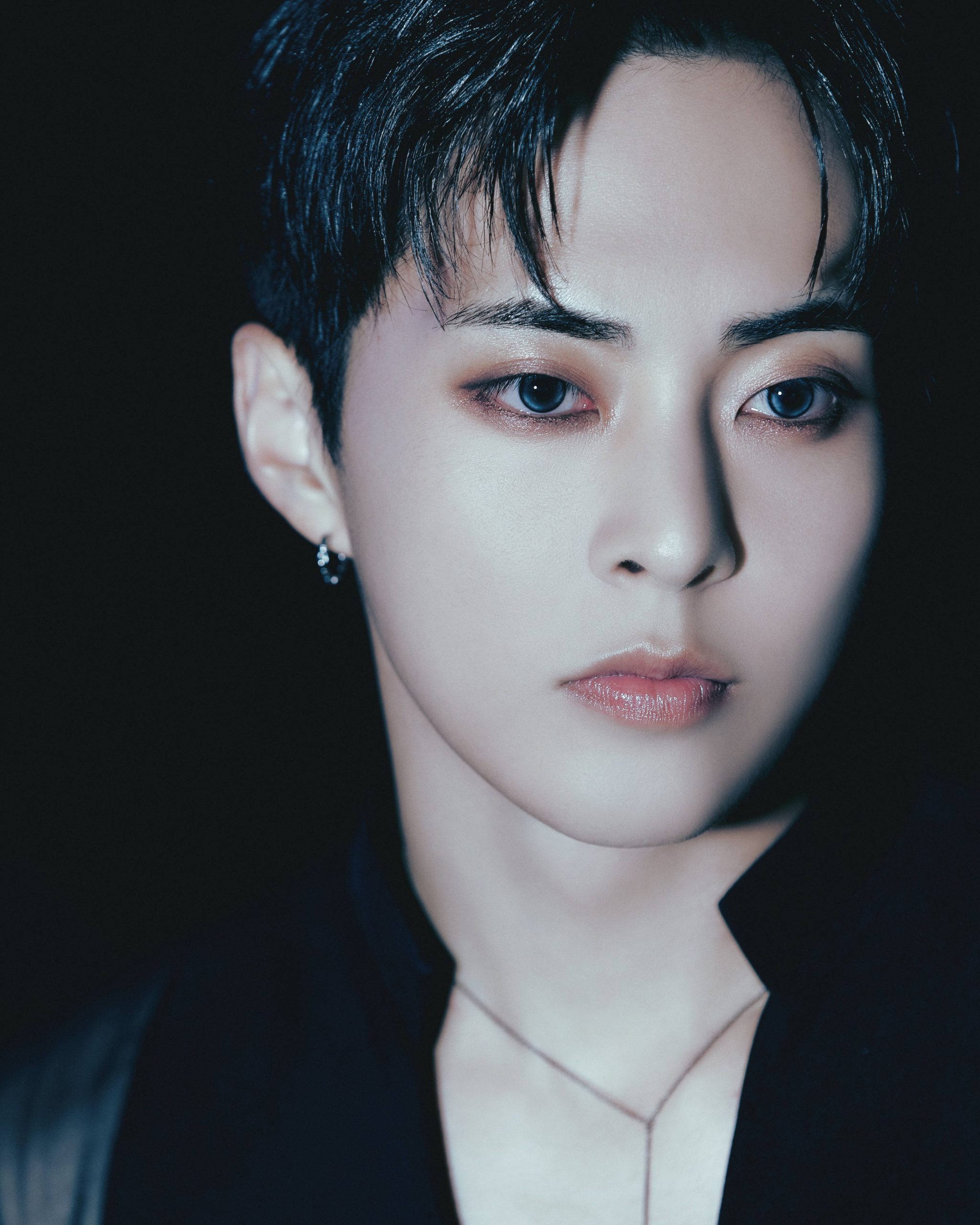Xiumin EXO Tampil Serba Hitam di Foto Konsep ‘Overdrop’ – KoreanIndo