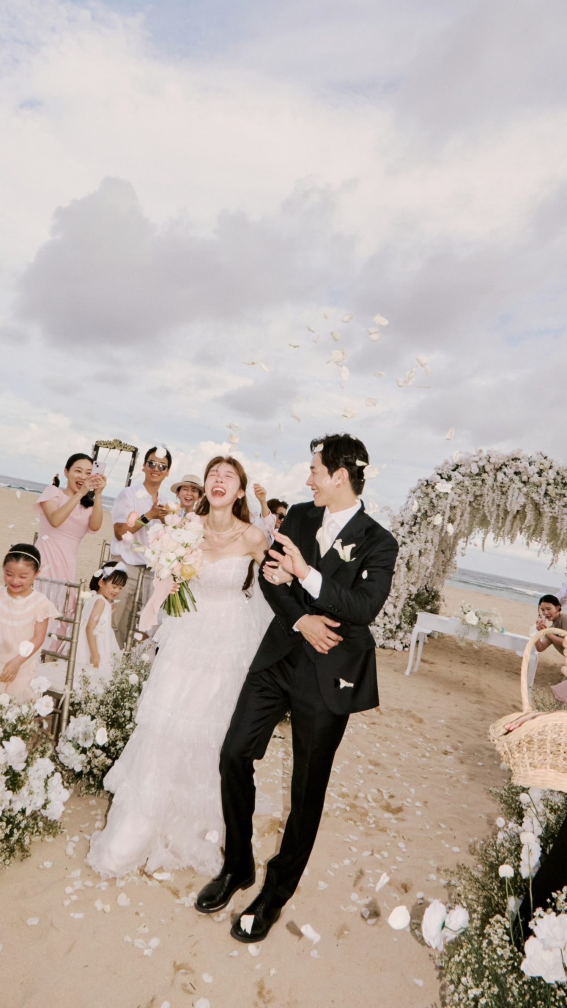 On Ju Wan dan Bang Minah Berbagi Potret Pernikahan – KoreanIndo